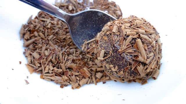 Best Amaretto Buttercream Truffles | Simple. Tasty. Good.