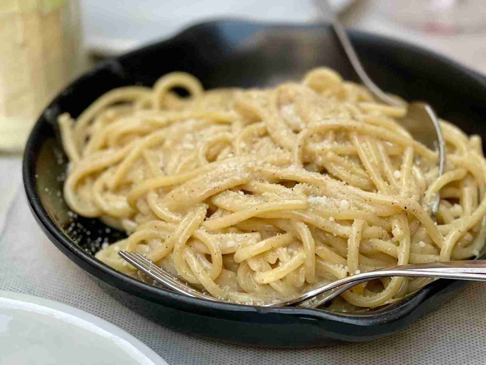 Easy Italian Cacio e Pepe Cheese Pasta
