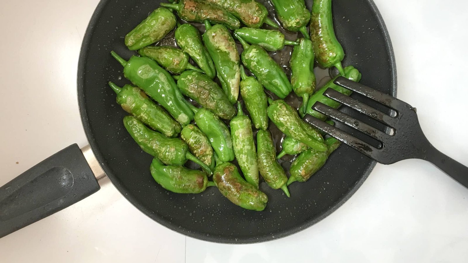 Easy Fried Padron Peppers (Pimientos de Padron)
