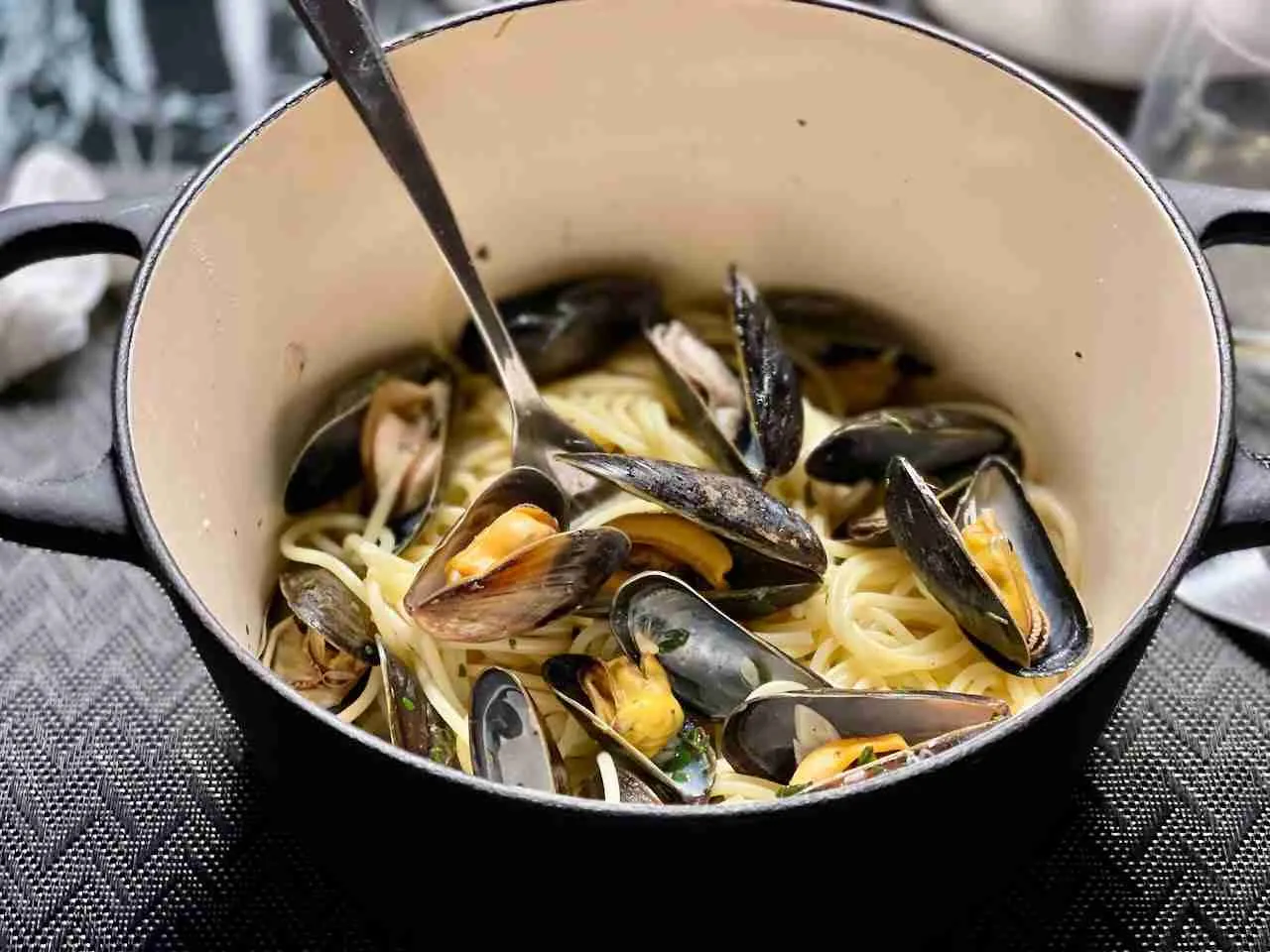 Easy 4-Ingredient Spaghetti with Mussels