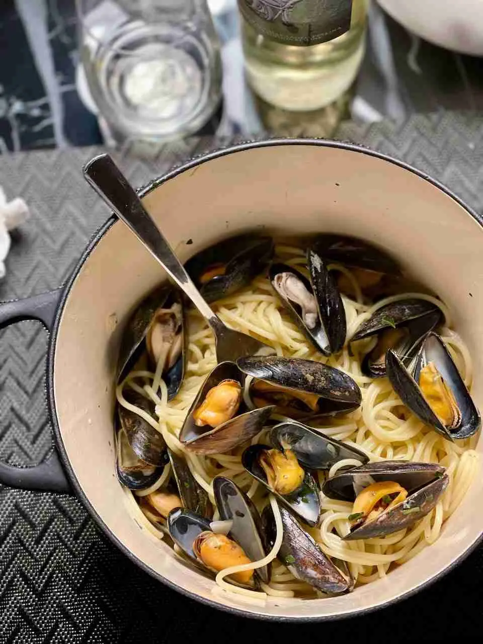 Easy 4-Ingredient Spaghetti with Mussels